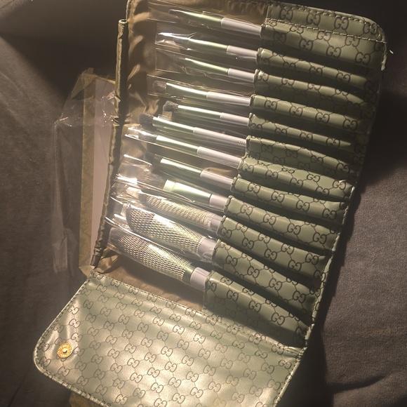 Gucci | Makeup | Gucci Makeup Brush Set Green And Gold | Poshmark